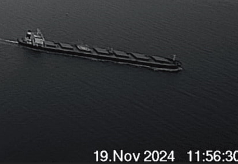 Chinese bulk carrier Yi Peng boarded by Danish Navy after cutting ...